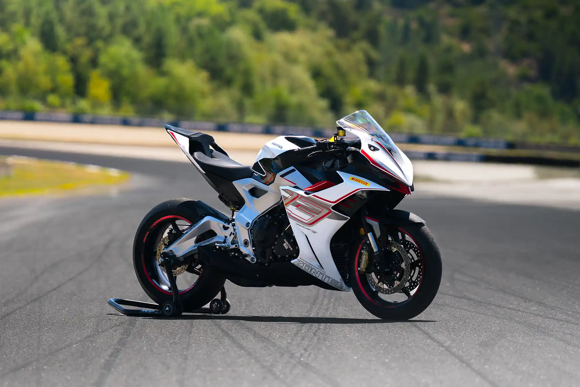 Zontes 703 RR | Dominez l'asphalte